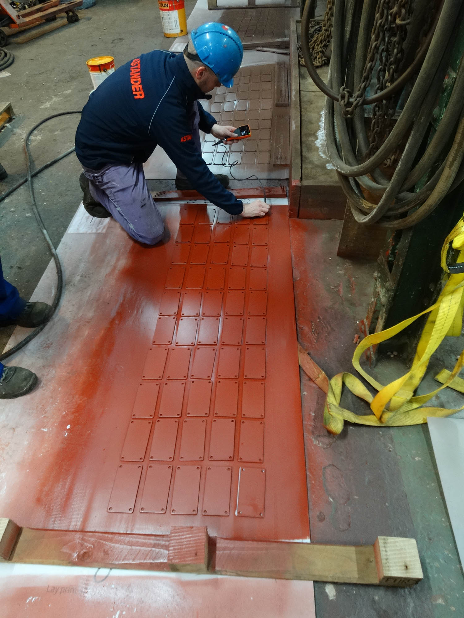 Preparación de los recubrimientos instalados hoy en laboratorio marino ...
